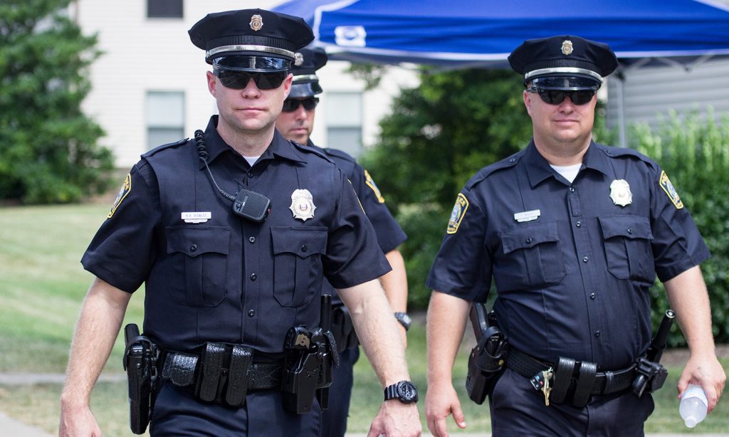 Never walk alone - American Police Beat Magazine