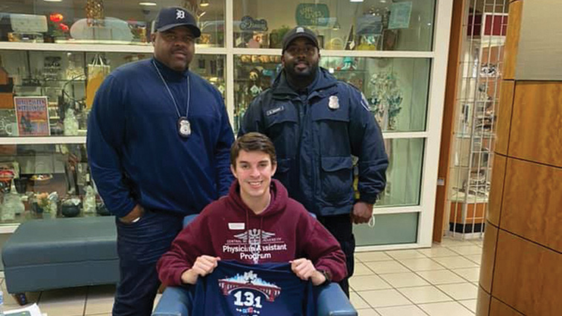 Detroit police officers save collapsed runner’s life - American Police ...