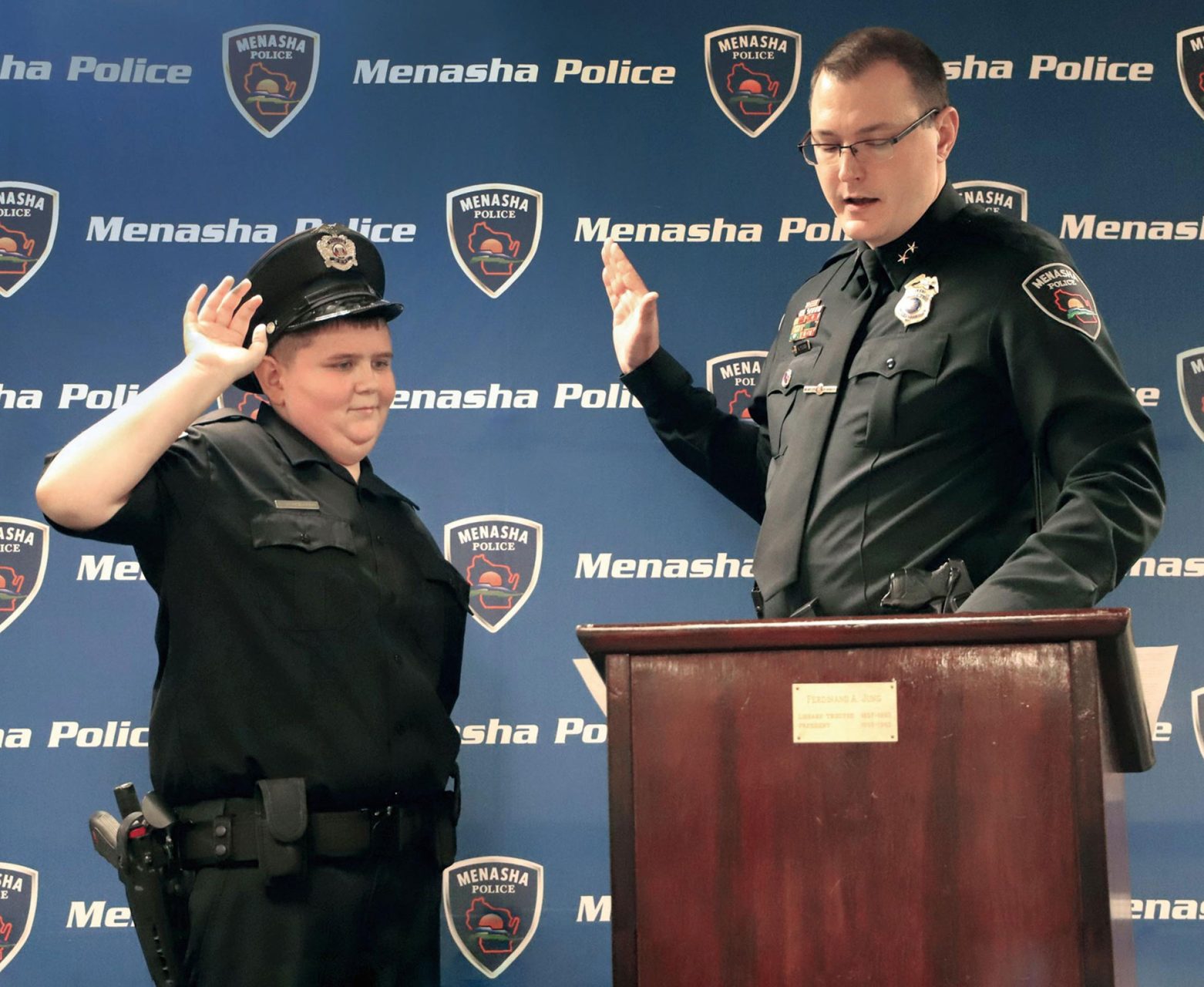Wisconsin teen fighting brain cancer becomes police officer for a day ...